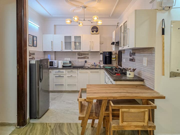 402 Homely 2 Bedroom Unit With Full Kitchen - 뉴델리