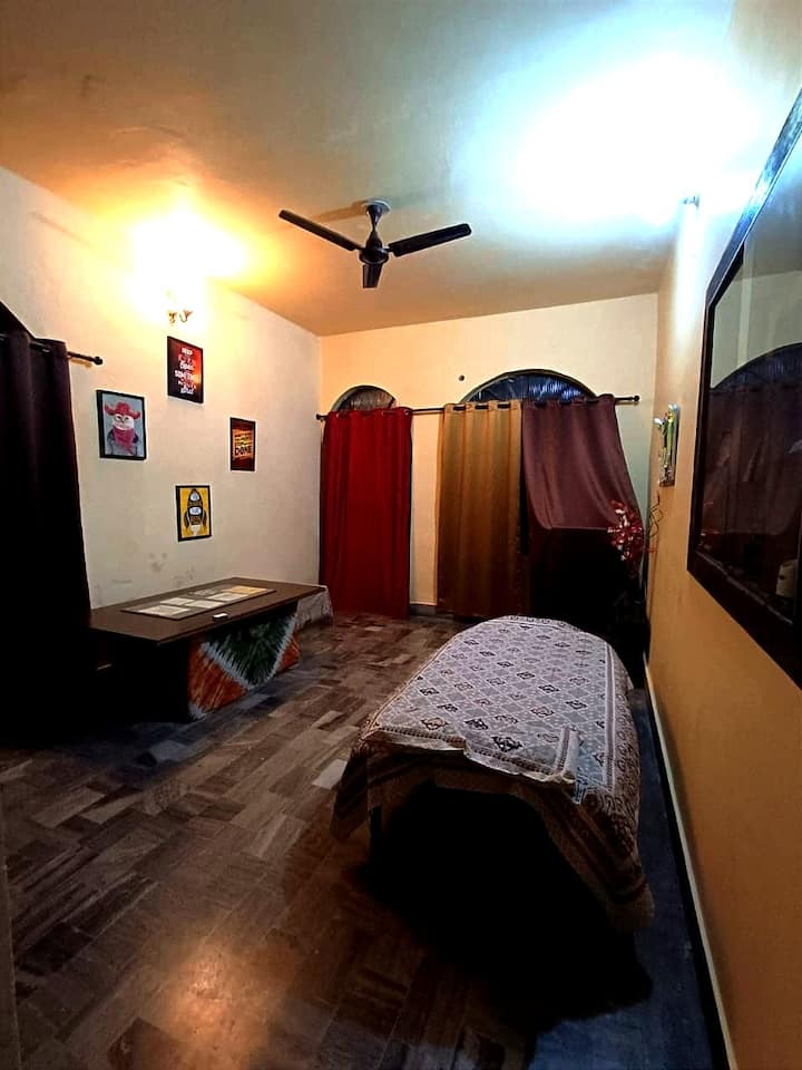 Shadows Den - Prayagraj
