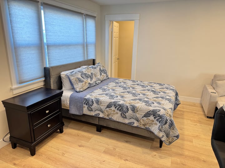 Beach Block Studio | Washer/dryer | Walk-in Closet - Huntington Beach