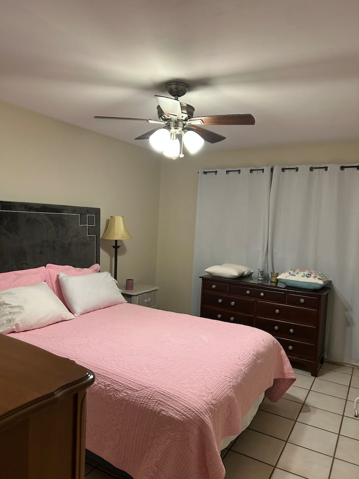 Entire 1/1 Condo (Galleria/sw) - Stafford, TX