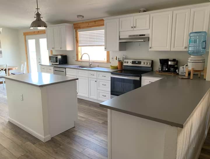 Sunny Texas 1/2 Acre Ranch House - New Braunfels, TX