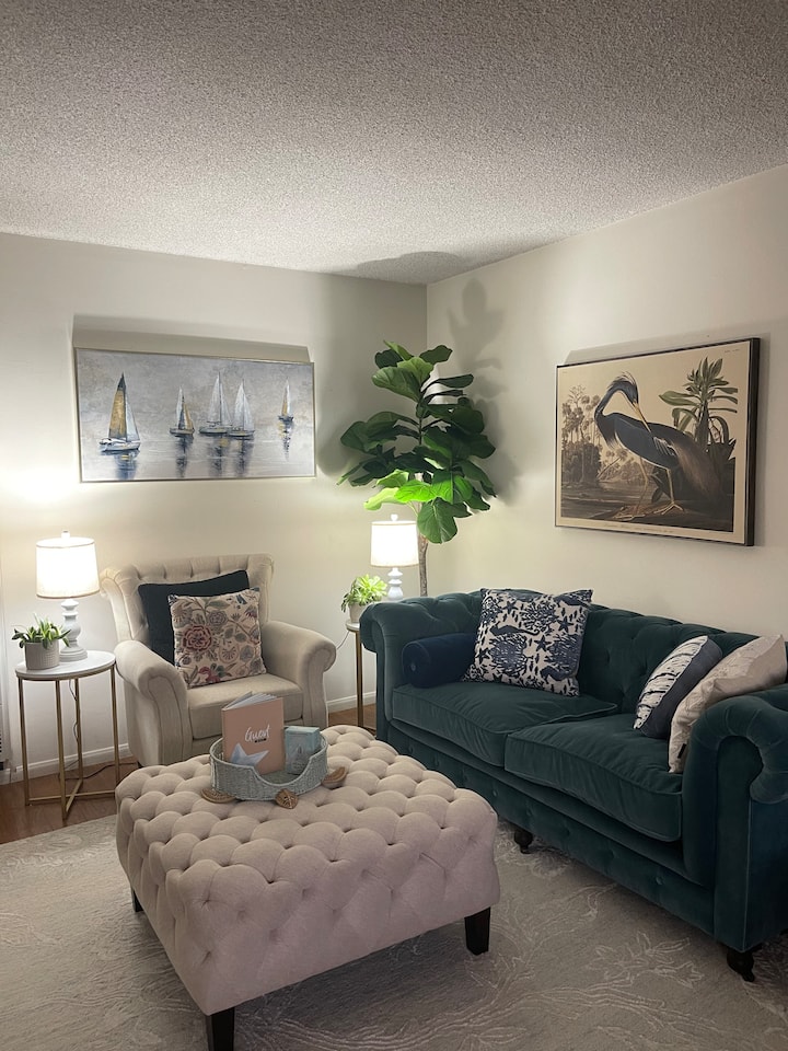 Cozy 1 Bedroom W Balcony, 6 Minute Walk To Beach - Montecito, CA