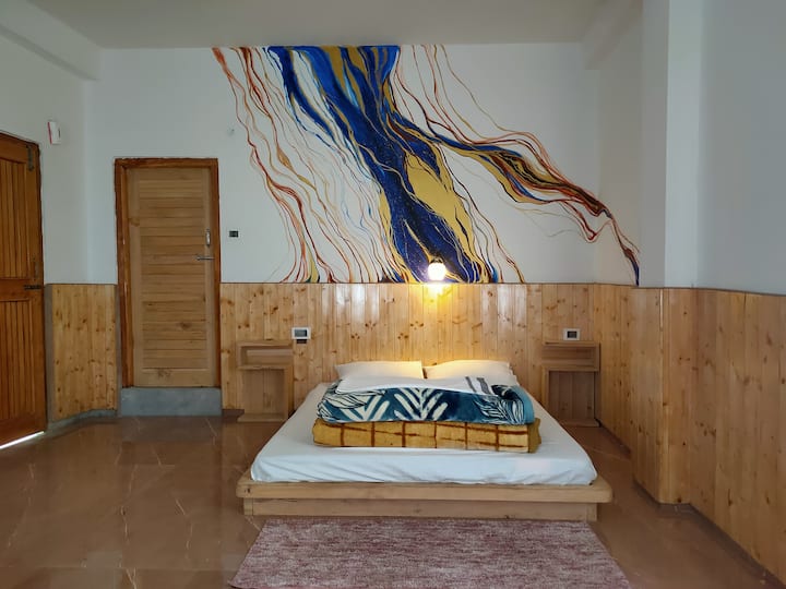 Trishul Stay 4br |Cozy Mountain Stay By Homeyhuts - Jibhi