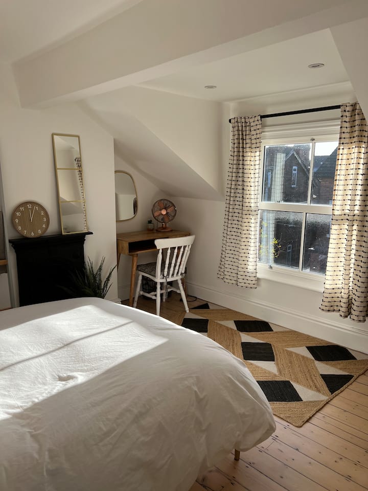 Cosy 2 Bed Loft Near To Trendy Cafés + Manchester - Manchester