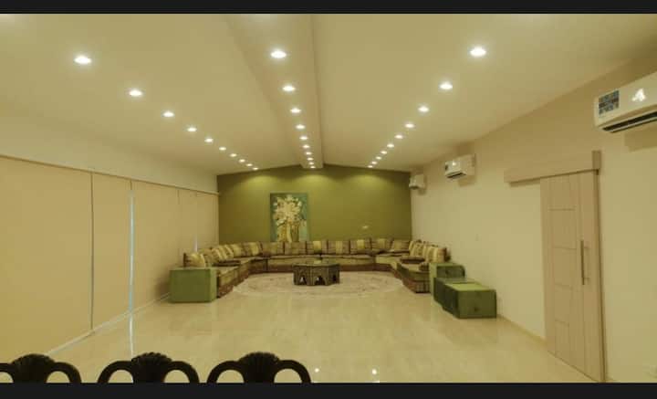 Large Room And Sitting Room - Abu Dhabi