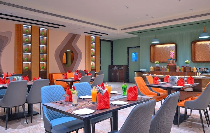 Group/family Stay At Hotel, 5 Min From Taj Mahal - Agra