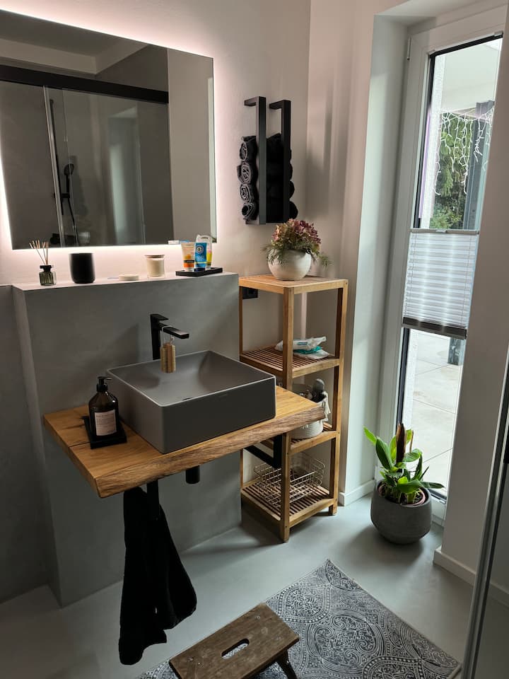 Einliegerwohnung/eigener Zugang - Düsseldorf