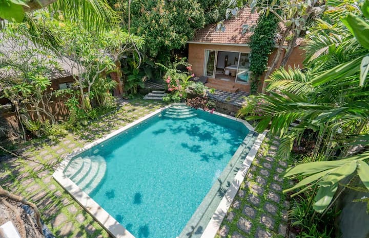 The Laras | Luxury Balinese 3br Villa - Jimbaran