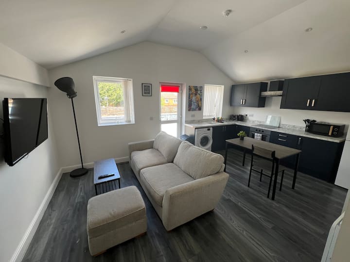 Lt 3 - 1 Bed Apartment - Free Street Parking - Leicester