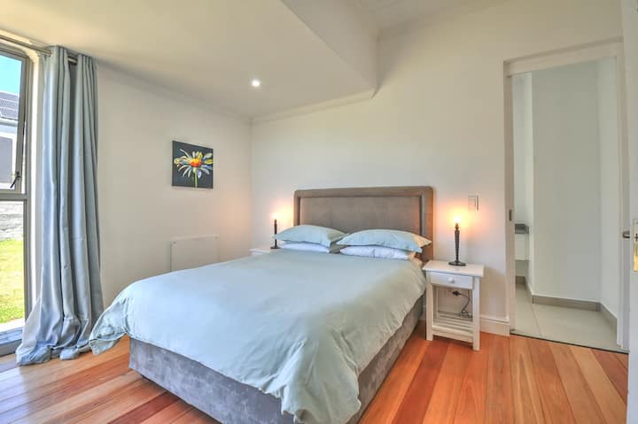 Luxury Kingswood Estate Escape - Herolds Bay