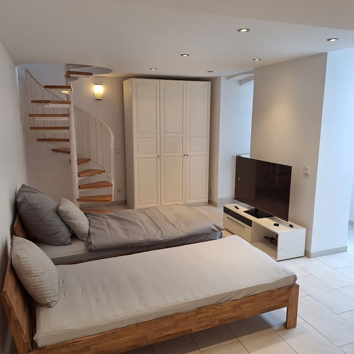 Niederkassel, Charmante Wohnung Auf 2 Ebenen - Düsseldorf