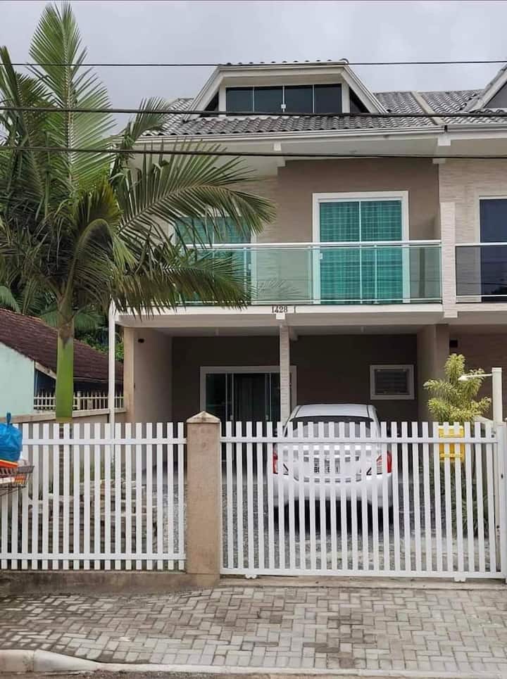 Sobrado Na Praia De Itapoa - Itapoá