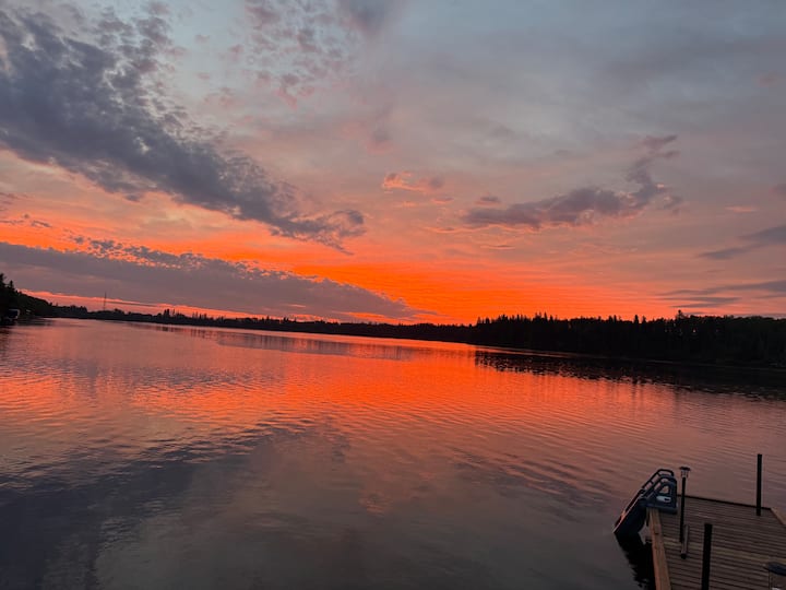 Charming Riverfront Cottage - Pinawa