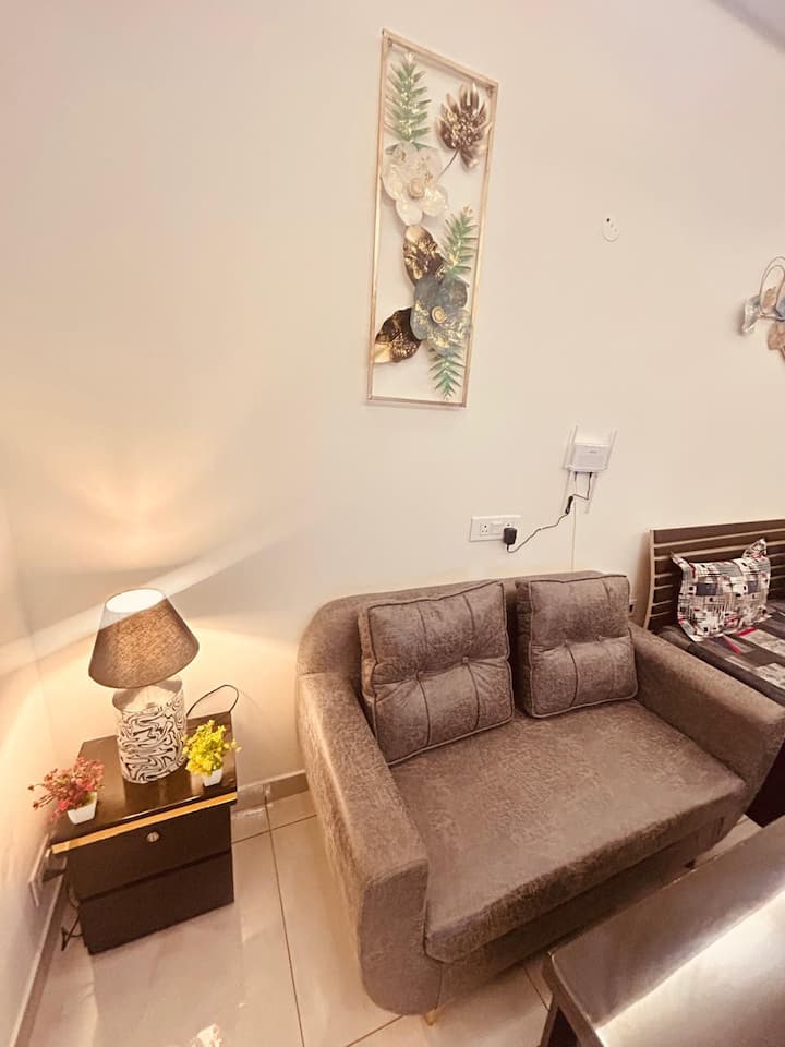 Antaram Suites - Park View 2 - Noida