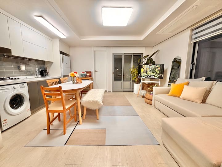 Newbuilding#modern#myeongdong#seoulunivstn#max8ppl - Seoul