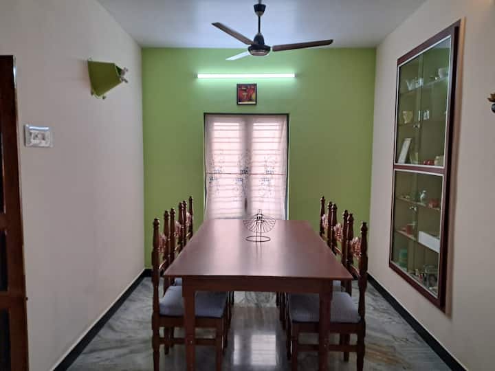 Room 3 @ Orange Homestay - Thanjavur