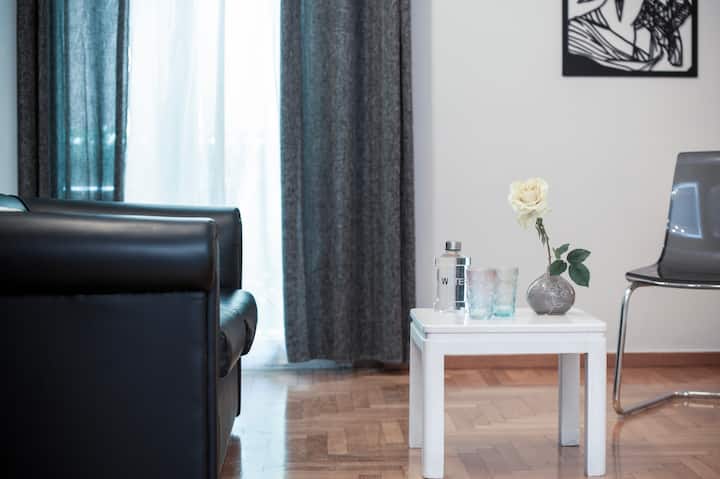 Filoikos Rare 5br Suite / 7’ To Syntagma Sleeps 10 - Athens