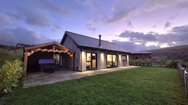 Warne | Luxury Lodge With Covered Hot Tub, Wales - Wales