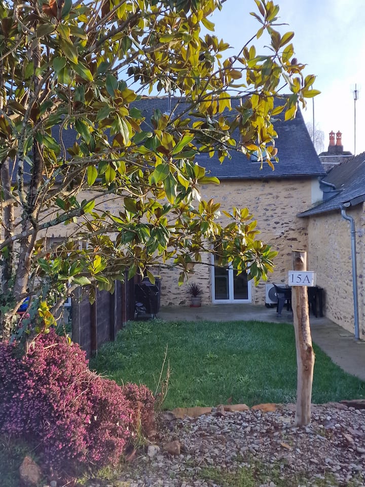 Jolie Maison En Pierre Entièrement Rénovée 15a - Laval, France
