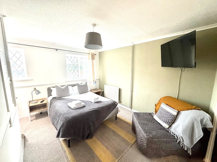 Homely 2 Bedroom House, Parking - Oxford