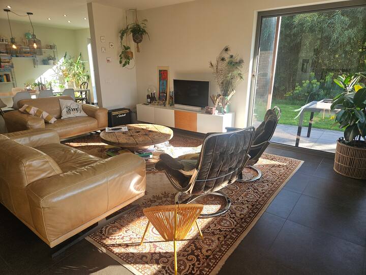 Centraal Gelegen Woning Met Zwemvijver. - Meulebeke