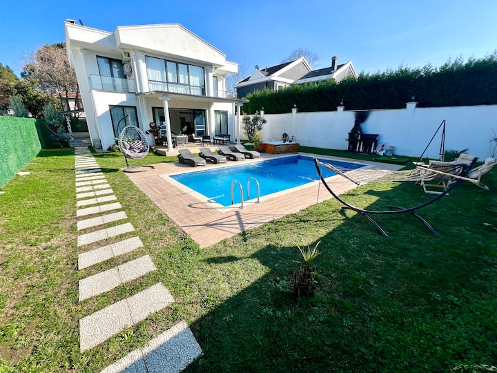 Bağdat Cad’de ÖZel Havuzlu,çok ŞıK Müstakil Villa - Maşukiye