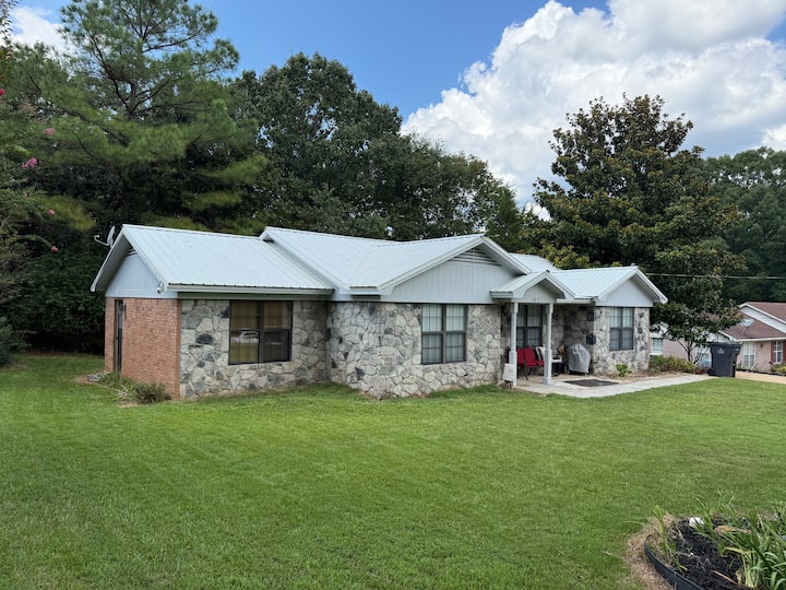 Cozy Cottage By The Magnolia - Oxford, MS