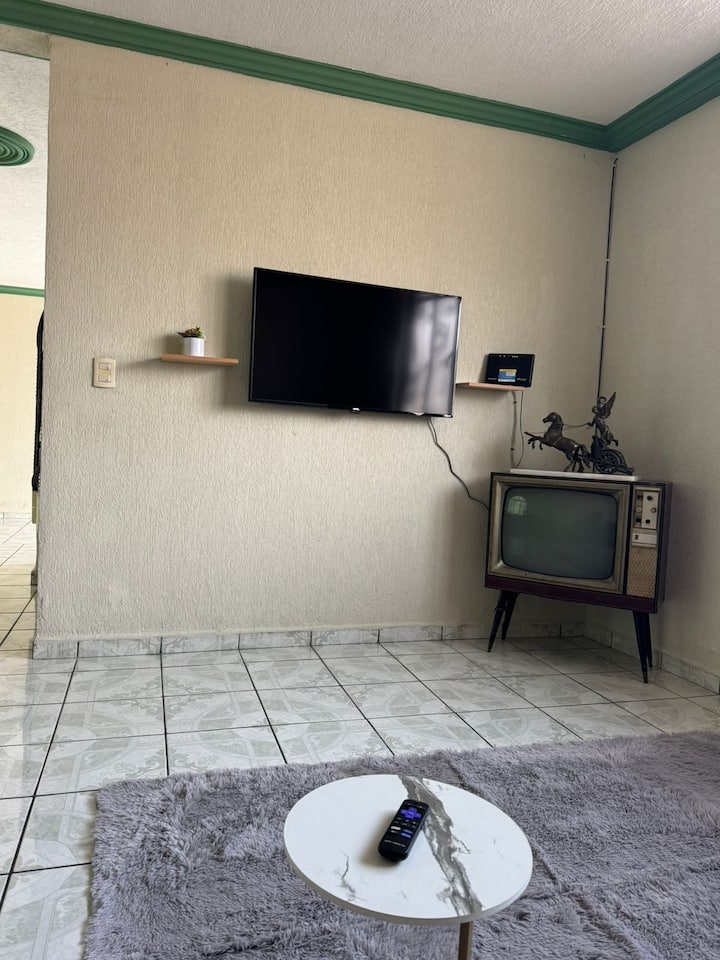 Casa Céntrica Con Cochera • Ideal Para Familias - Michoacán