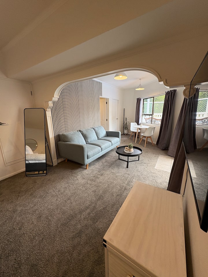 Private Studio With Pool! - Lower Hutt