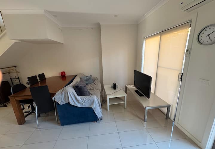 Full House In Clayton - Mordialloc