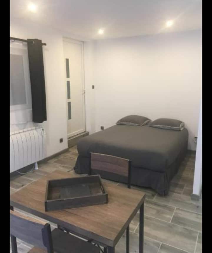 Studio Entier Avec Clim, Smart Tv & Wifi - Prouvy