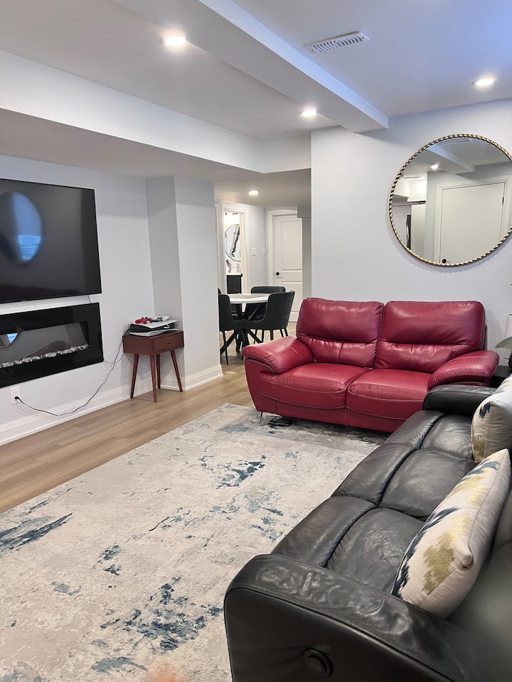 Cozy 2 Bed Basement Suite W/ Fireplace. Quiet Home - Oakville
