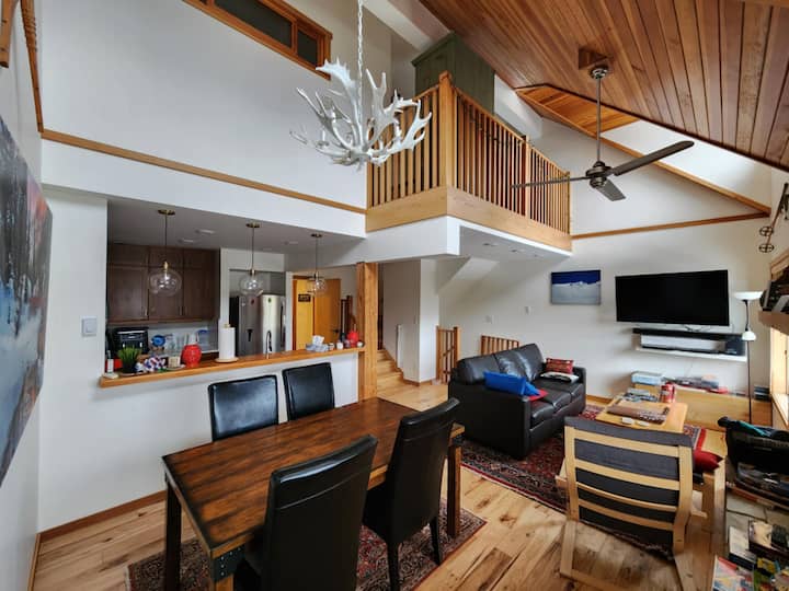 Golden Condo - Golden