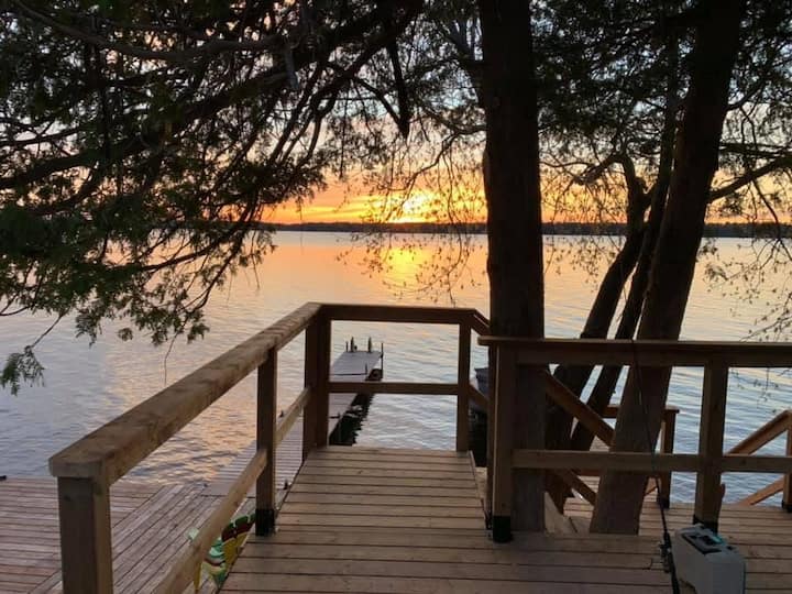 Sturgeon Lake Luxury Retreat - Kawartha Lakes