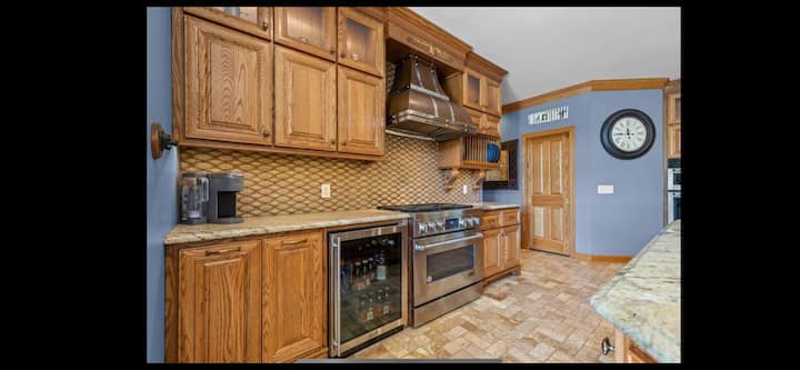 Farmhouse With Pool & Silohouse - Cedar Lake, WI