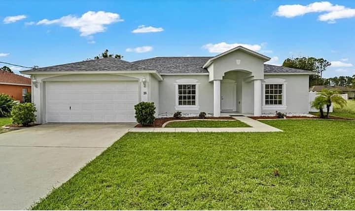 Casa D'luna Ii  Family Friendly, Fenced Backyard. - Palm Coast, FL