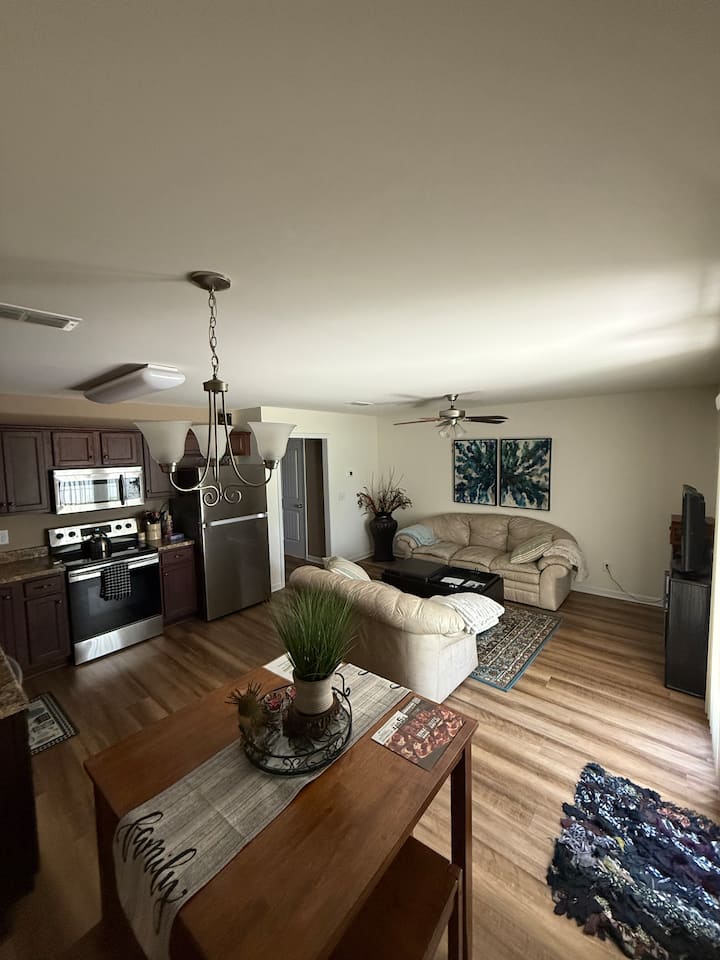 Cozy Townhome Near Campus/downtown - Murfreesboro, TN