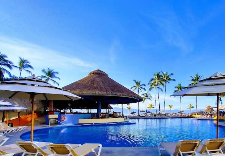 Spectacular View & Pool Access - Puerto Vallarta