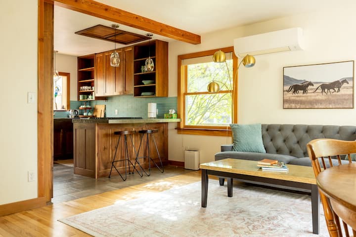 A Hobbits Retreat - Pullman, WA