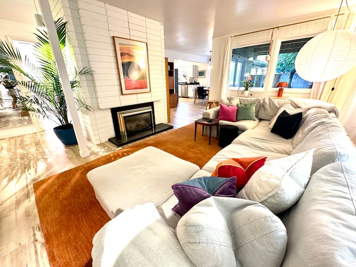 Walkable Midcentury Modern - Olympia, WA