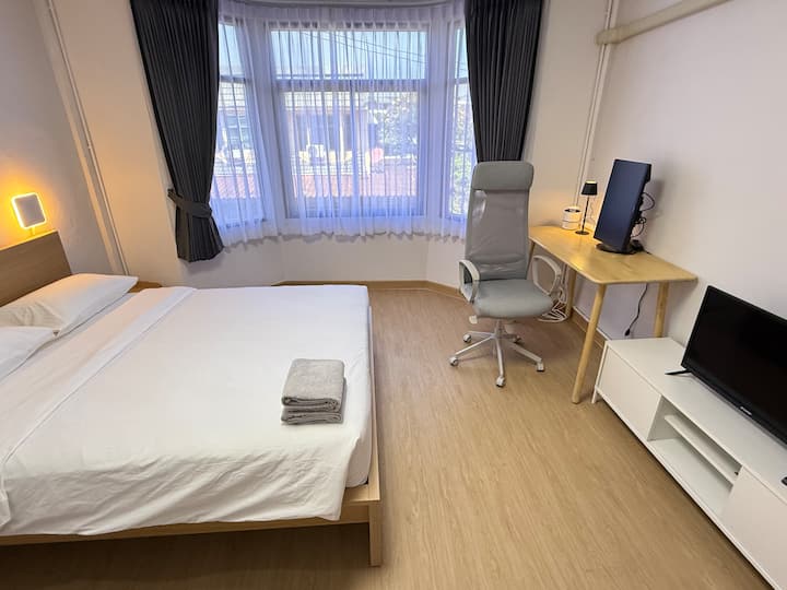 Fresh 2br Town Home (4pax) W/ Shade Parking Lot - Bangkok