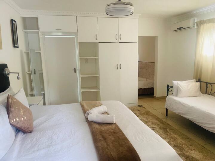 Family Room With Pool In Pmb - Pietermaritzburg