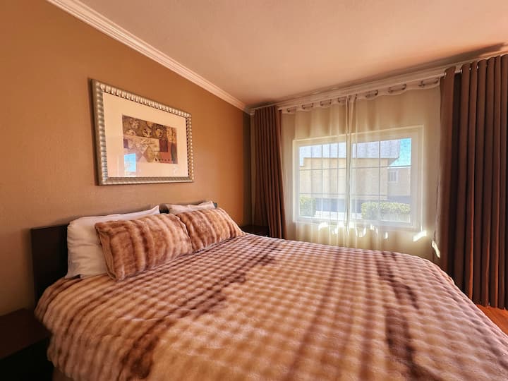 Cozy Queen Room With Private Bath & Free Parking - 헤멧