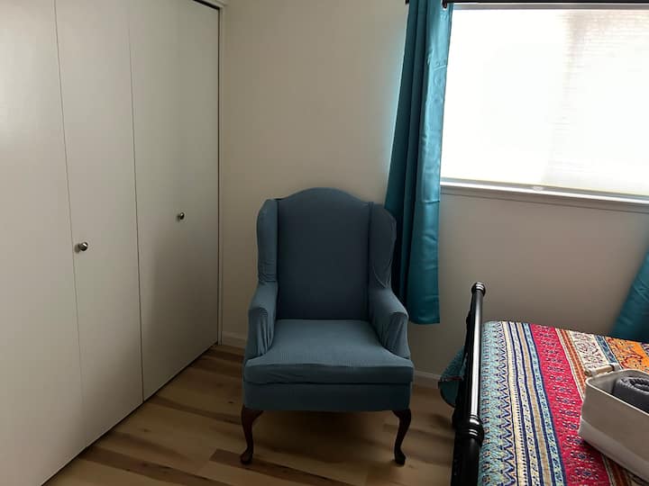 Cozy Clean Condo Near Downtown - Bakersfield, CA