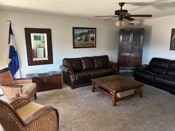 Cozy Clean Condo Near Downtown - Bakersfield, CA