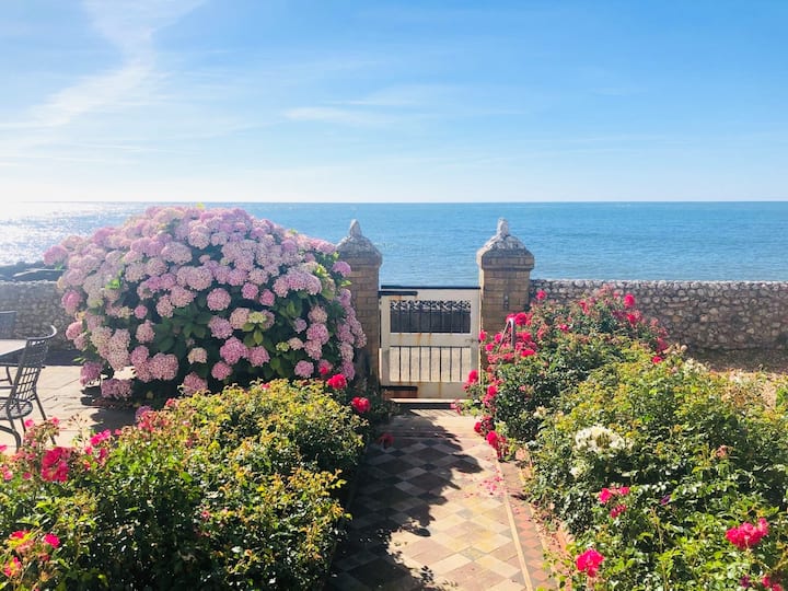 The Waterfall, Tranquil Calm Setting On The Beach - Isle of Wight