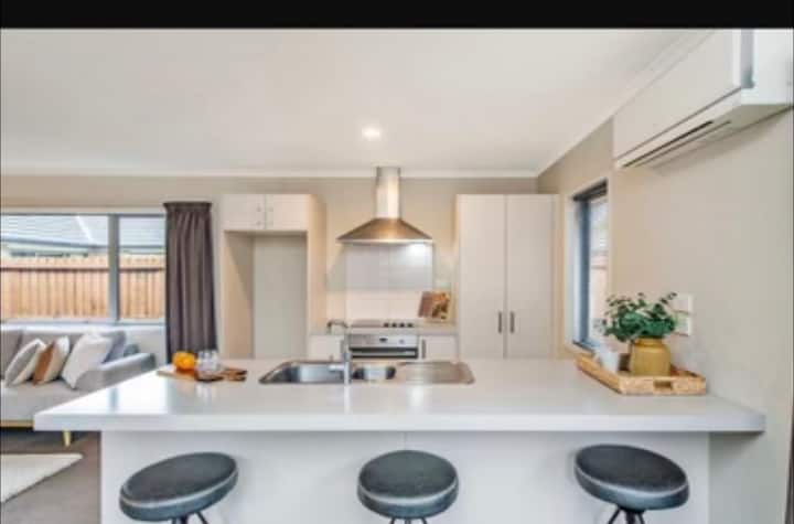 Modern & Sunny Private Room In Peaceful Wigram - Christchurch
