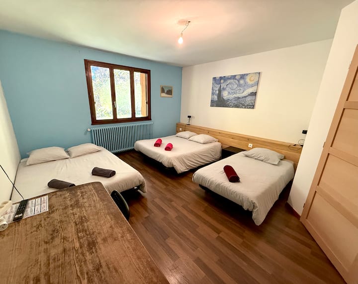 «&nbsp;La Jacinthe » - Chambre Familiale. - Belley