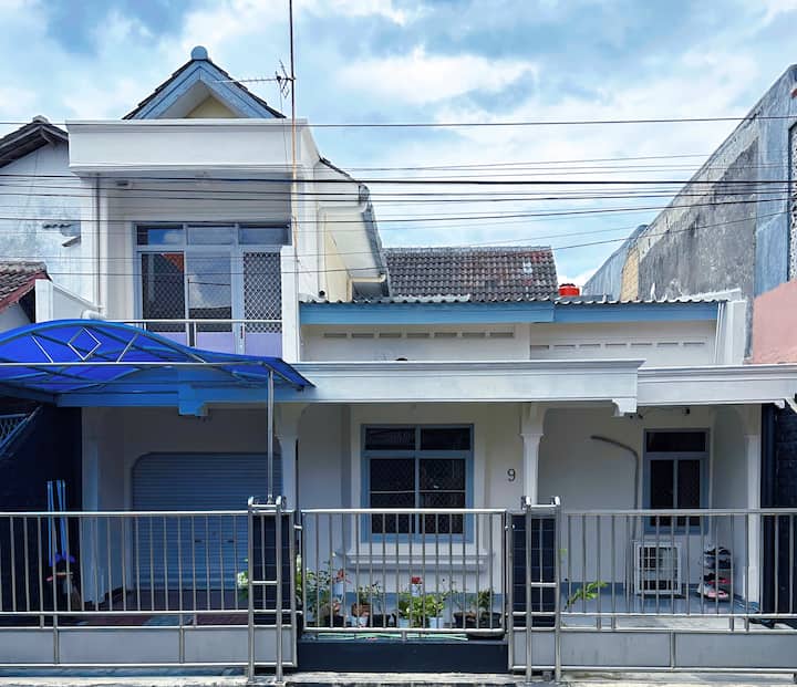 Minimalist Bogor White House 4br - Bogor