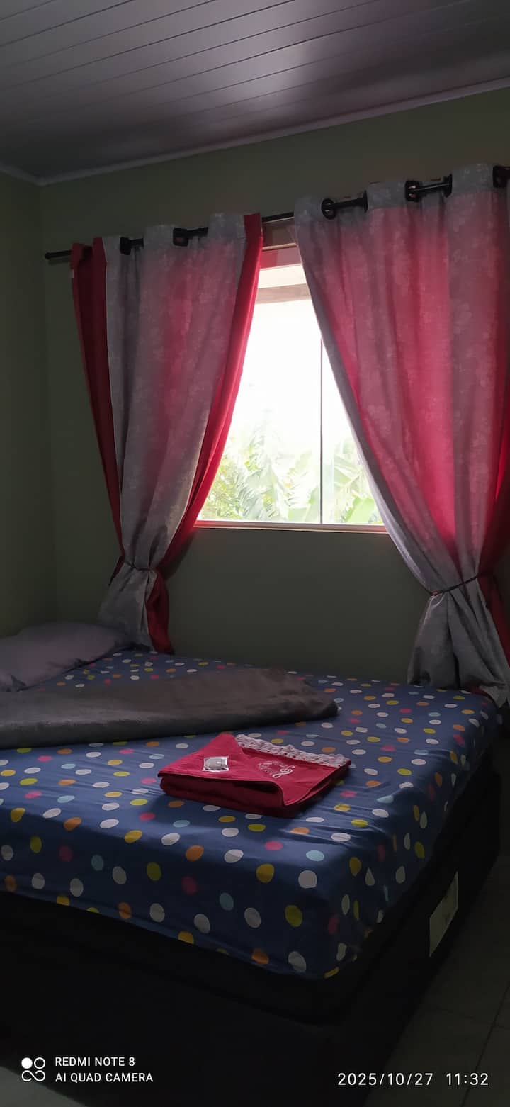 Quitinete 1 Cama Casal 1 De Solteiro - Paranaguá